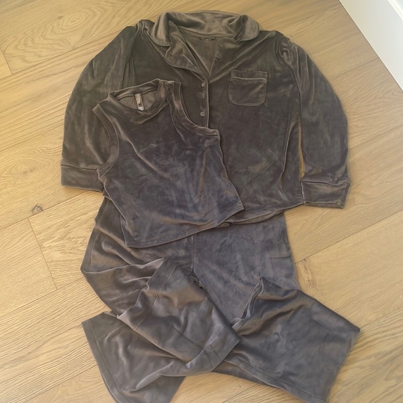 SKIMS | Intimates & Sleepwear | Skims 3 Piece Lounge Set | Poshmark